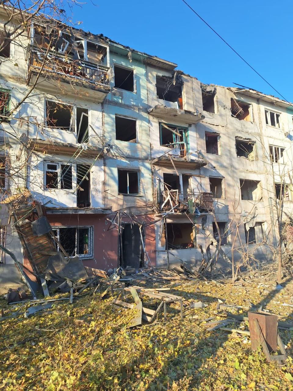 Щонайменше 3 людини загинули і 2 поранені внаслідок сьогоднішніх обстрілів Покровського району